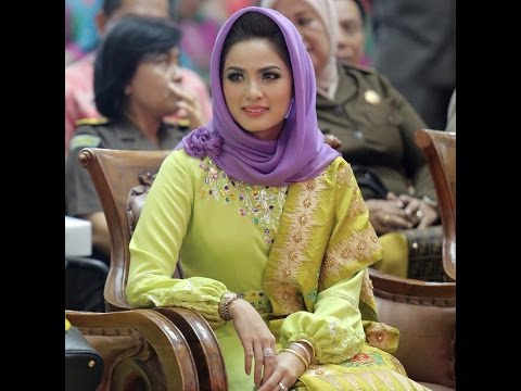 [NGILERR] Inilah Istri - Istri Cantik Para Pejabat Kita