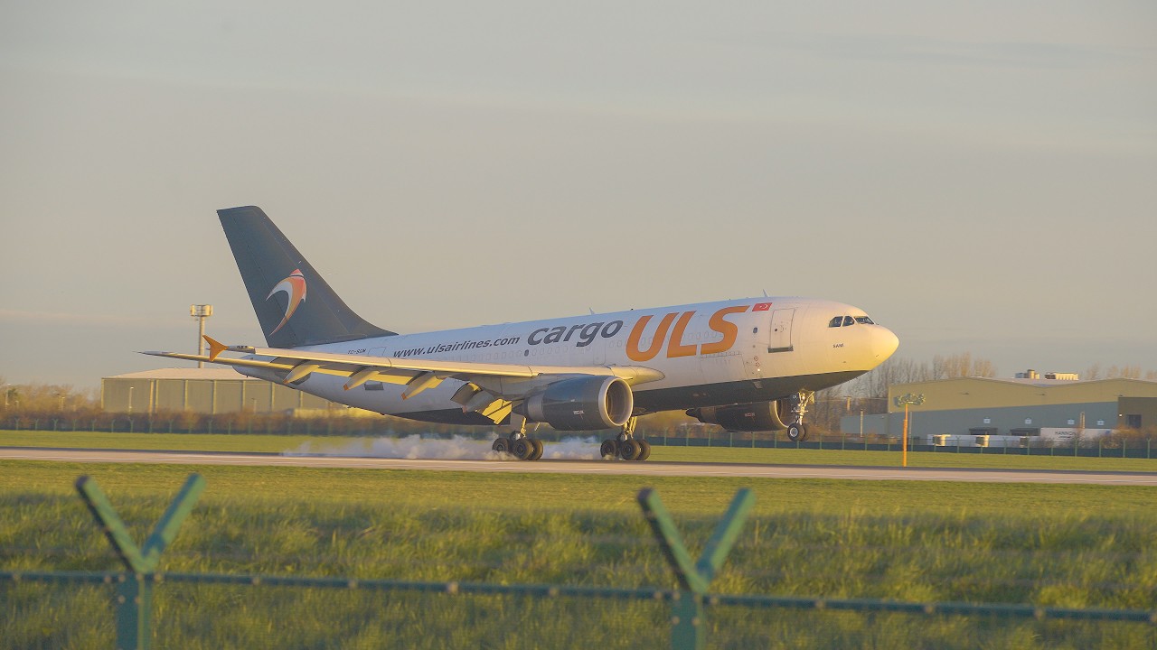 [4K] Freezing Morning Arrivals and Departures at Dublin Airport w/ATC ...
