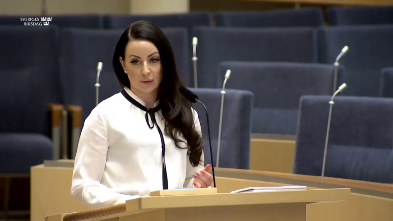 Clara Aranda - varför agerar inte regeringen kraftfullare? - YouTube