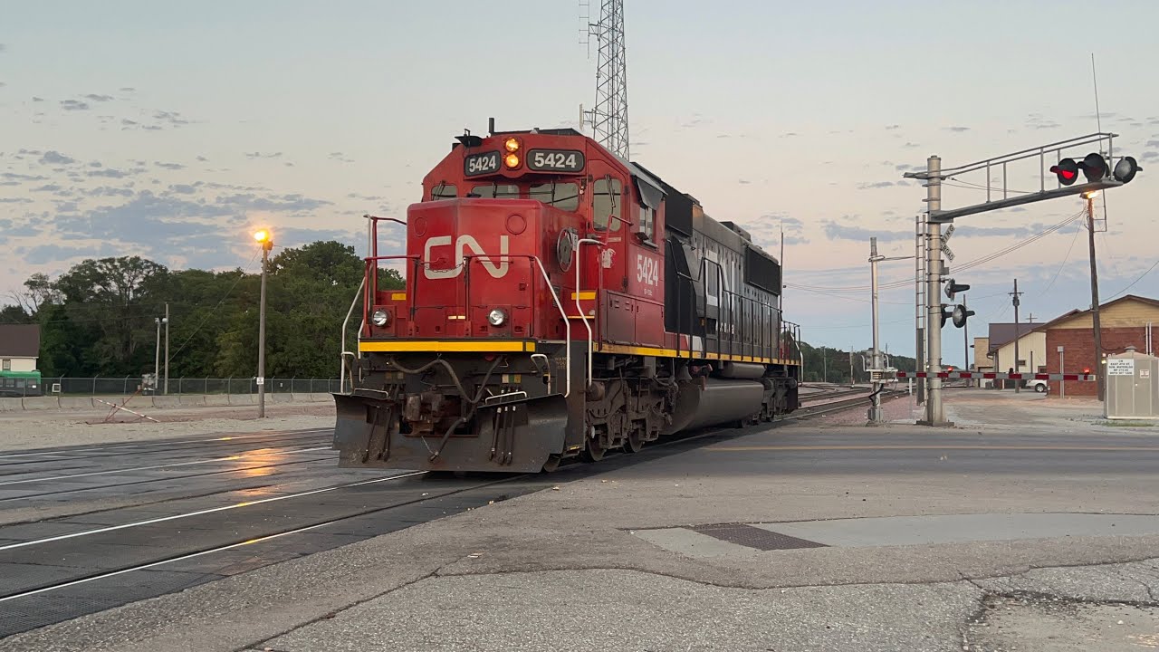 CN 5424 Runs Light Into Waterloo Terminal 7/21/22 - YouTube