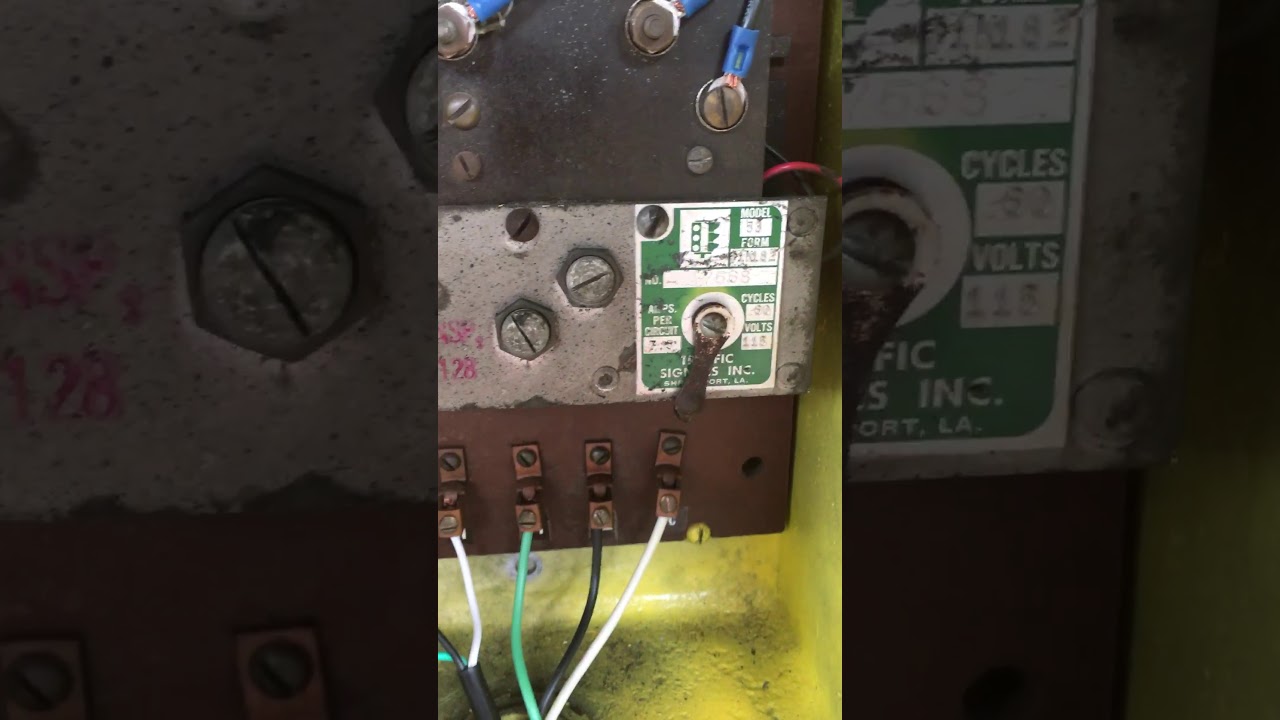 Eagle flat back double beacon - YouTube