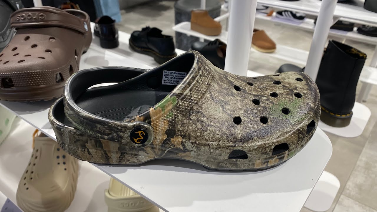 Crocs Classic Clog V2 x Realtree (Khaki) - Style Code: 12132-260 - YouTube