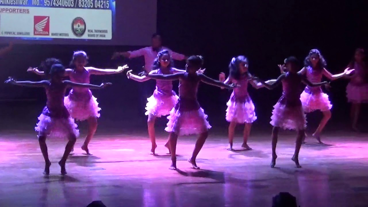 Welcome Dance performance - YouTube