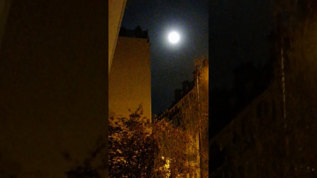 Full moon over Paris 2020 - YouTube