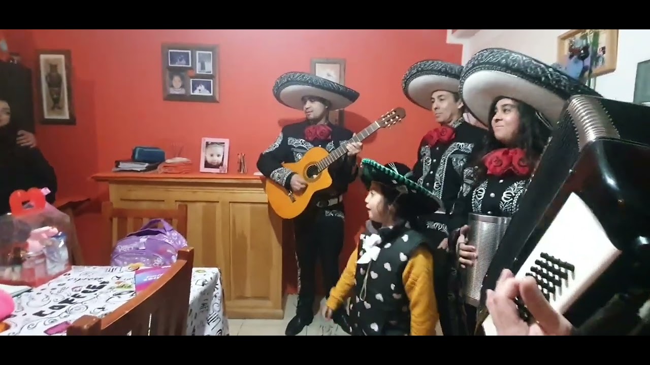 Almita Cabañas con Los Mariachi 🎶 de Río Grande ️ - YouTube