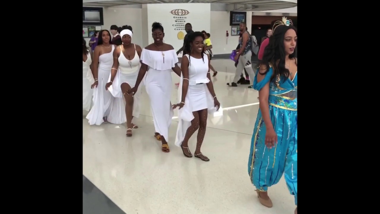 Disney Shenanigans @ MomoCon 2019 - YouTube