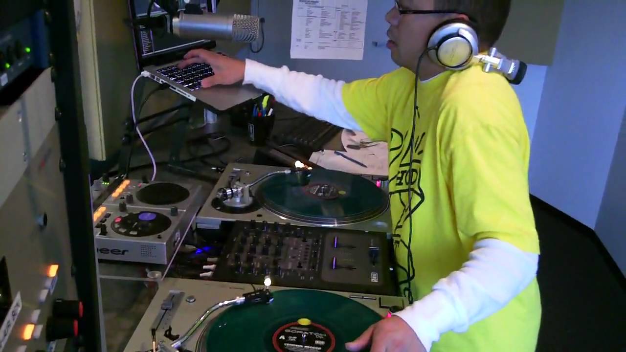 DJ E-man Mickey Fickey Mix Feb 24,2010 @ BBN Pt.1.MP4 - YouTube