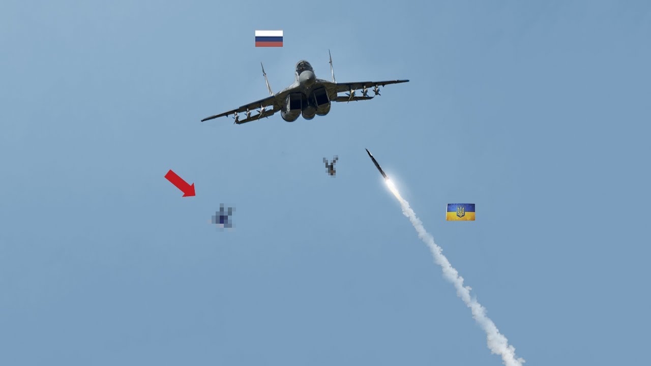 Scary moment! Pilot and Co-pilot of Russian MiG-29 fighter jet jumps to ...