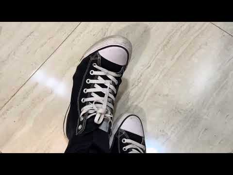 Black Converse hi shoeplay