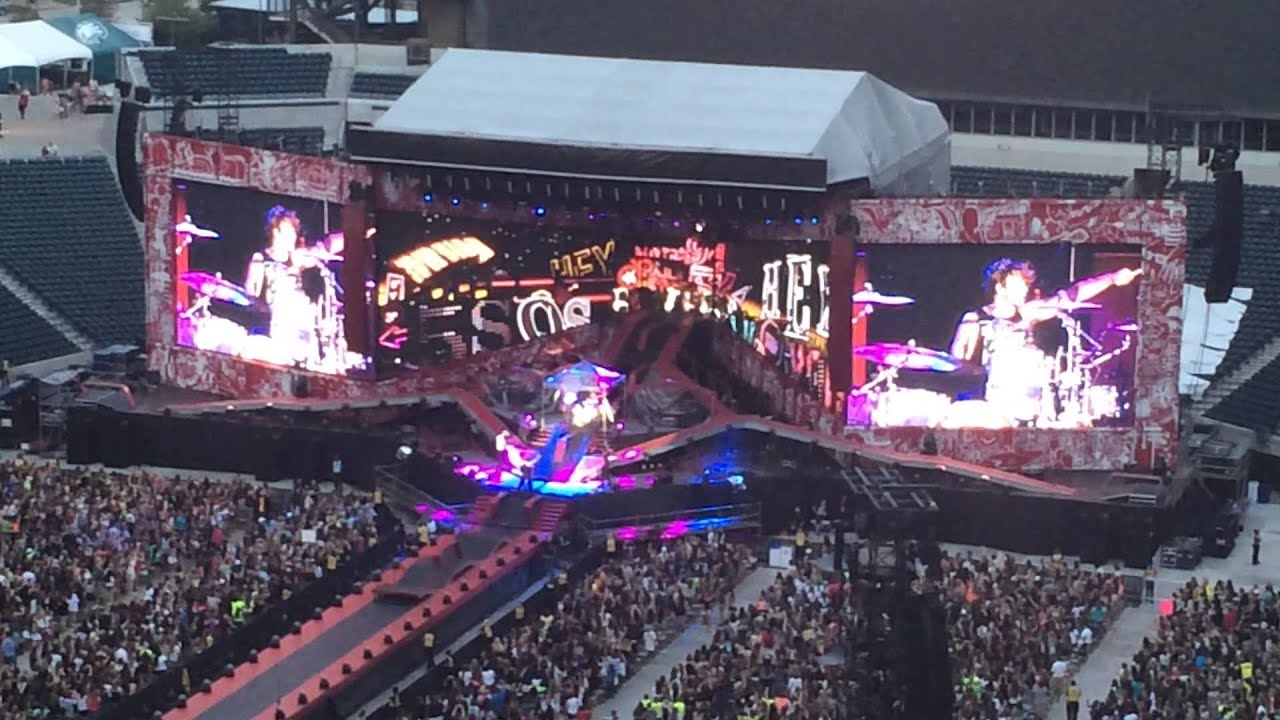5SOS- LIVE- Good Girls Are Bad Girls/ She Looks So Perfect (Philly ...
