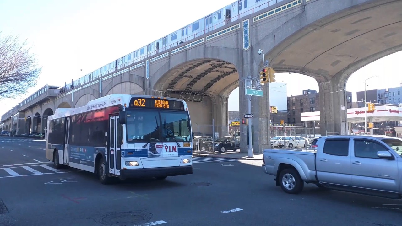 MTA Bus & NYCT Bus Action At Queens Blvd (December 2016) - YouTube