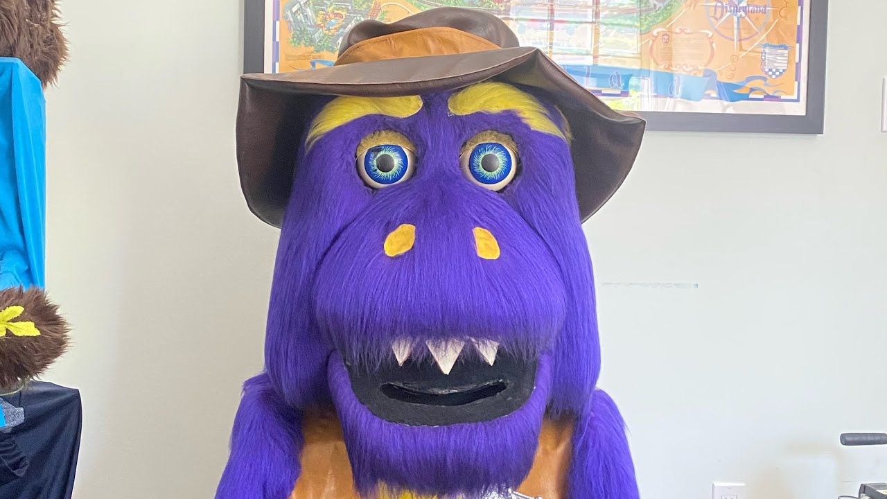 Mr. Munch-Happy Happy Birthday - YouTube