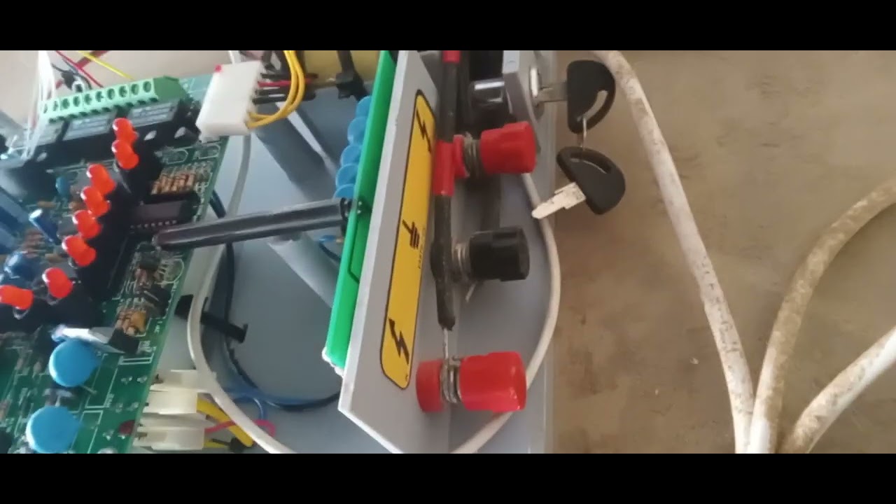 How the hammer of an Electric fence Works - YouTube