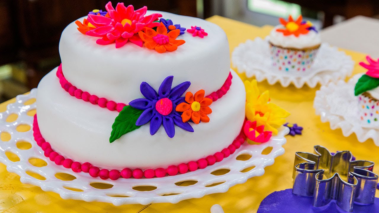 How to Make DIY 3-D Fondant Flowers - YouTube