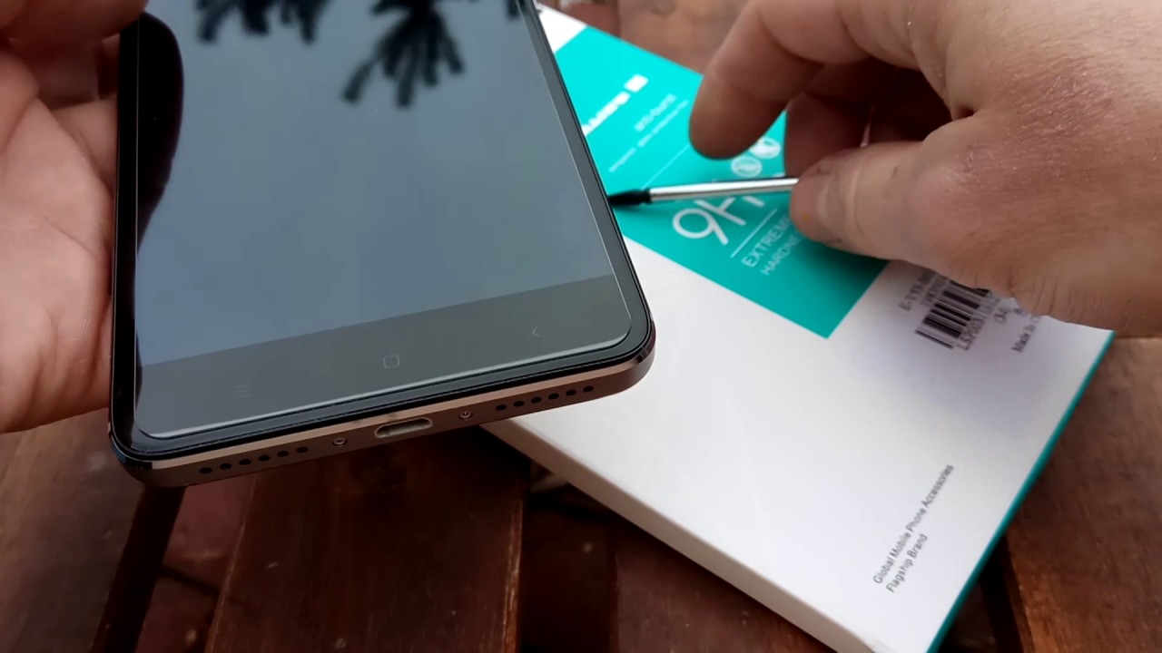 Xiaomi Redmi Note 4 Nillkin tempered glass attached to the screen ...