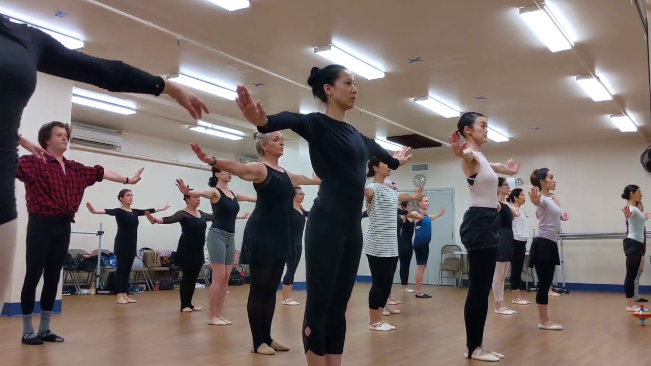 Finis Jhung Ballet Technique: Spotting for adult beginners - YouTube