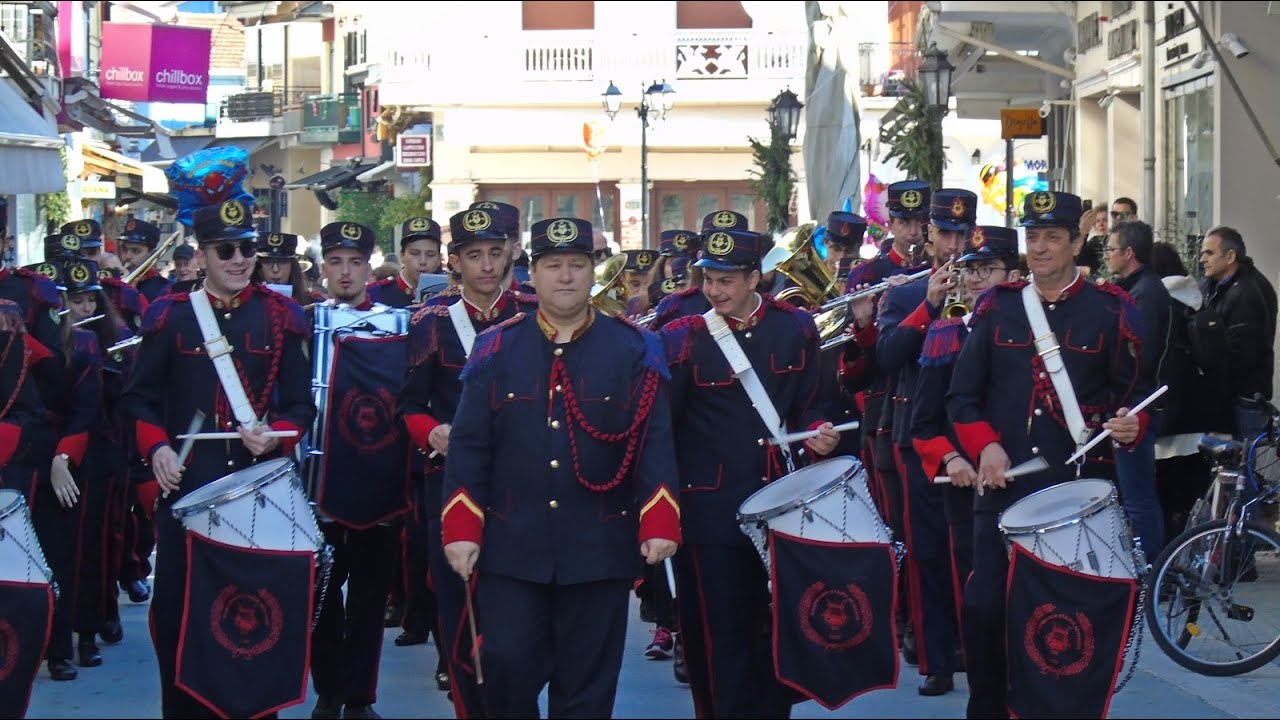 Κάλαντα από την Φιλαρμονική Λευκάδας την παραμονή της Πρωτοχρονιάς ...