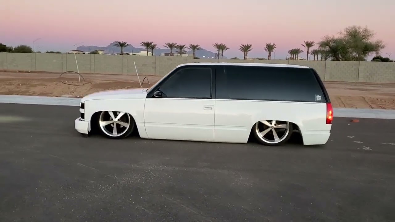 skatin bagged & body dropped 2 door tahoe - YouTube
