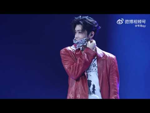 250802 Hou Minghao singing 'Cambrian Period OST Mask' at his 2025 birthday fan meet