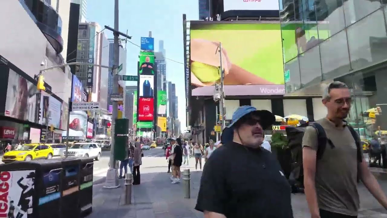 Aug 3 '25 - NYC Live 4K Walk: Sunday Manhattan Mooch - YouTube