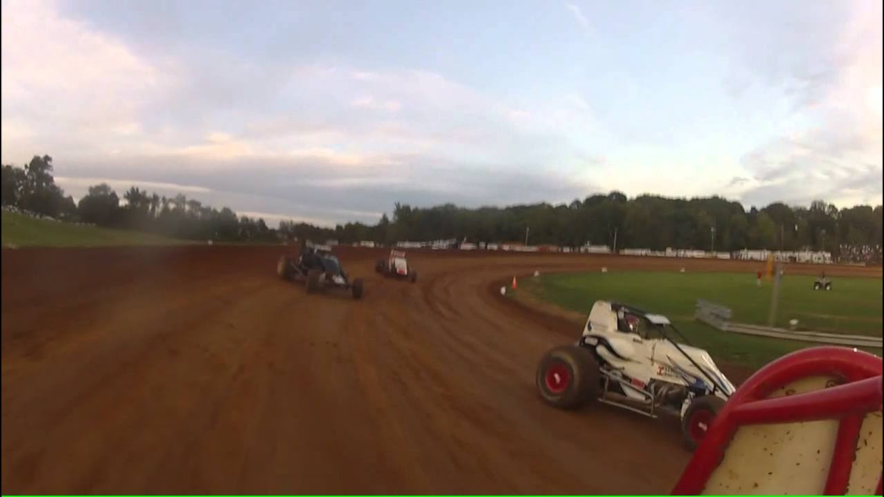 Eric Smith takes his Sprint Car for a Heat Race at Bloomington Speedway ...