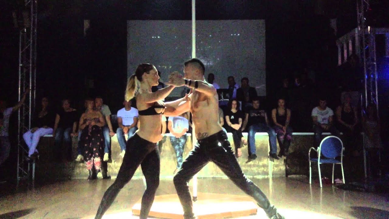 Accademia Doos Tres - Coreografia Skirt - Mirko & Mara - YouTube