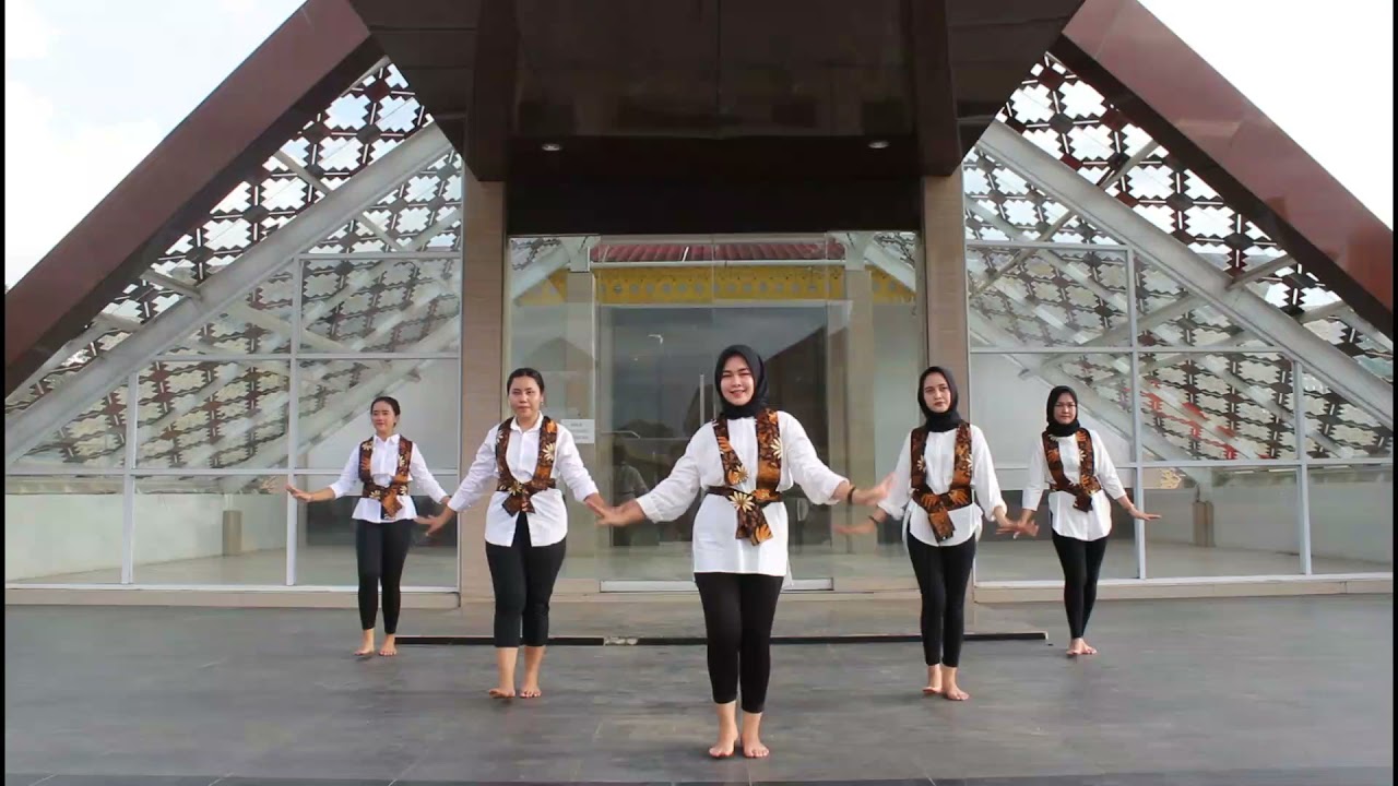 TRADITIONAL DANCE PRACTICE - Tari Persembahan Bengkulu - YouTube