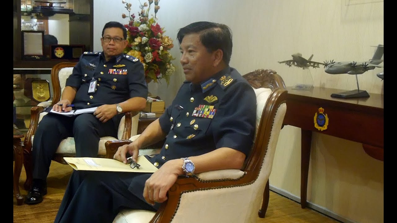 Honour Guard for New RMAF Chief - YouTube