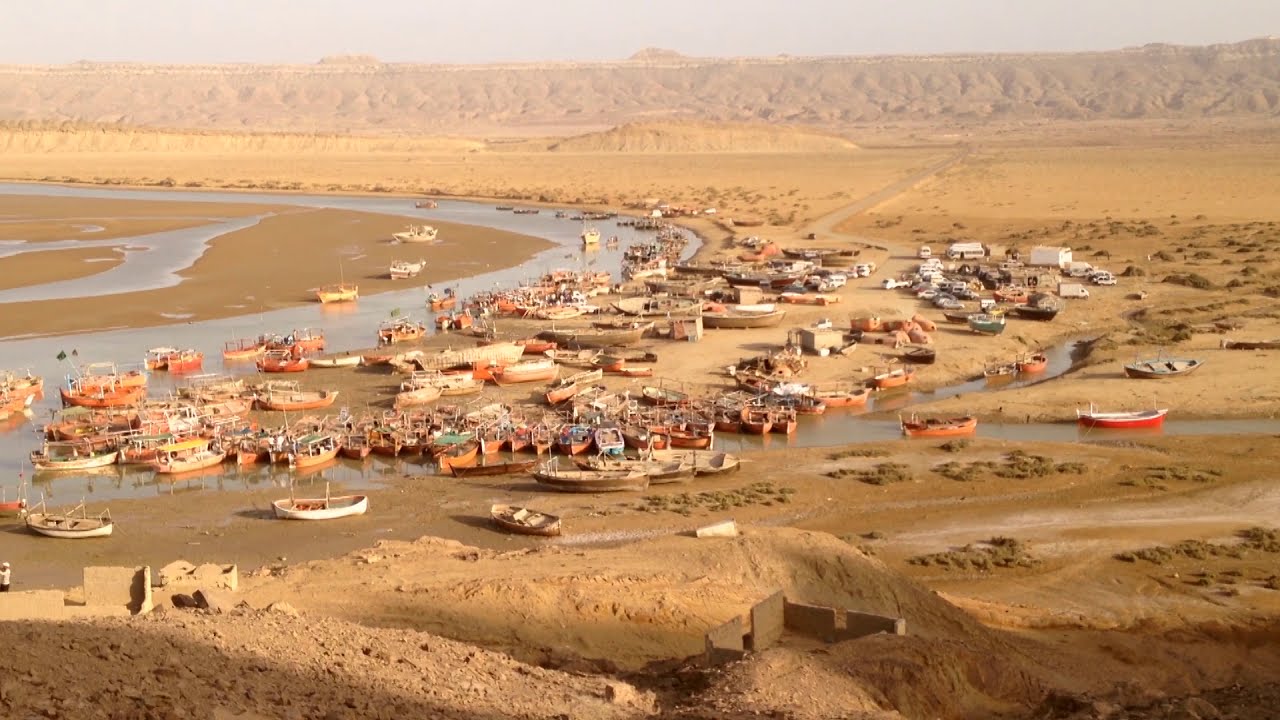 Sunehra Beach | Fishing Point Karachi Sea - YouTube