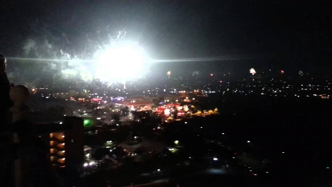 Aruba's 2012 new years fireworks - YouTube