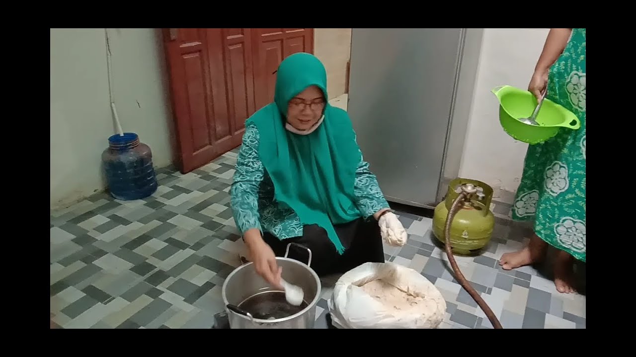 PKK Bisa Tonji - Tutorial Membuat Pentolan Bakso - YouTube