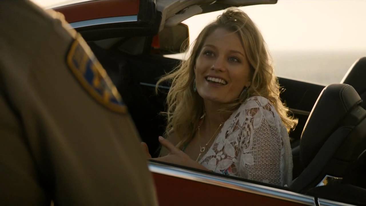 Paul Woodrugh pulls over a hot actress - True Detective Season 2 - YouTube