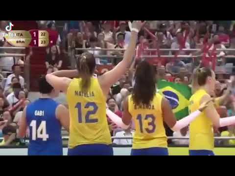 Adenizia bloqueia Egonu!