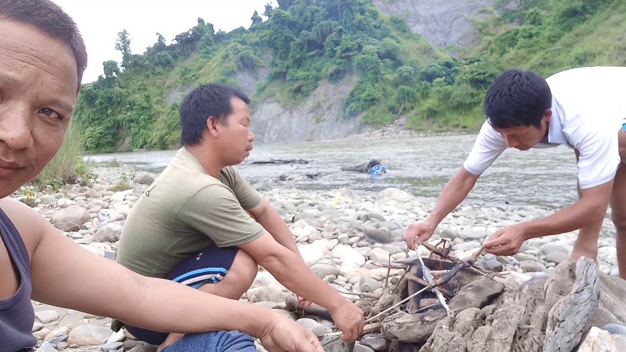 Traditional fishing at pare river - YouTube