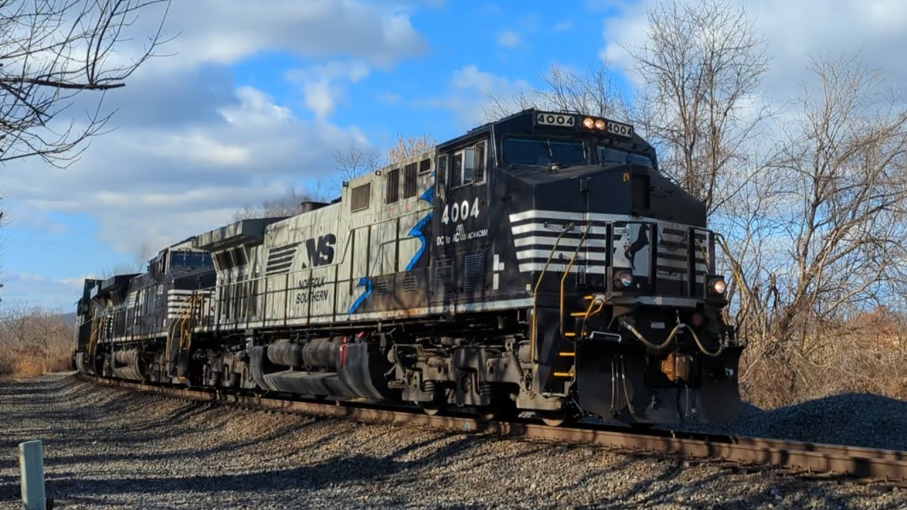 NS 4004 Leads NS 28X and NS H76 at Pohatcong, NJ - YouTube