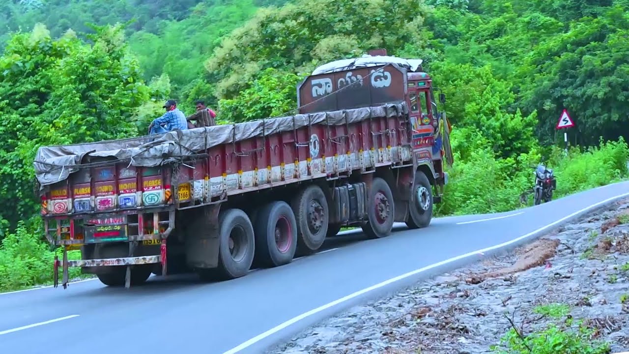 Truck Struggling To Move Up With Heavy Load | Lorry Videos | Truck on ...