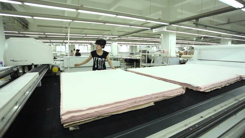 Auto Cutting And Spreading machine Bullmer - YouTube