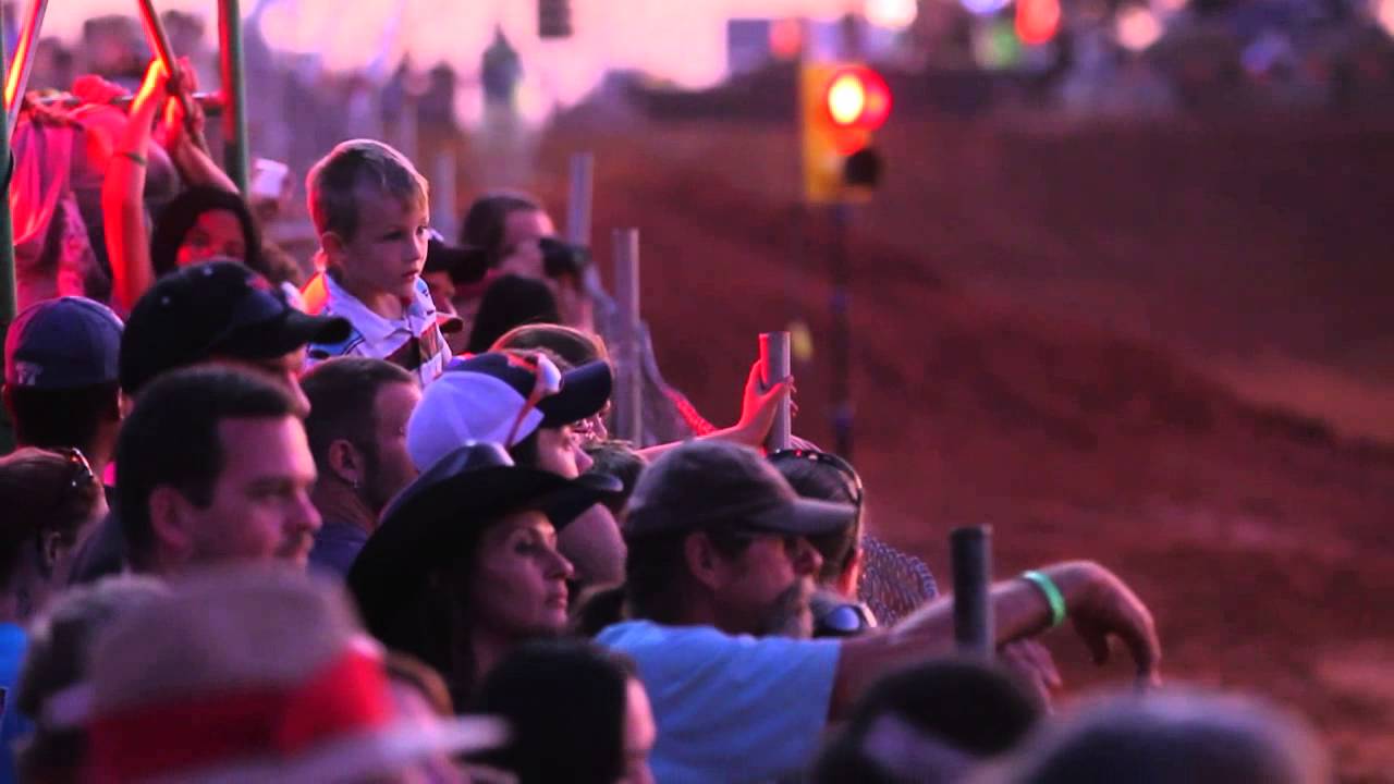 BamaJam Farms 2013 Mega-Mud Trucks Thrill Show - YouTube