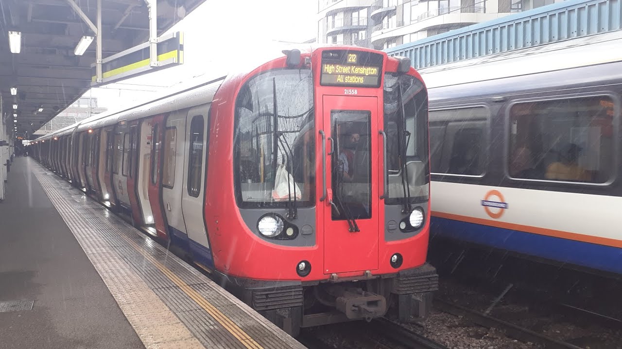 (Diverted) - Circle Line - S7 Stock - at & Departing Barking Station ...