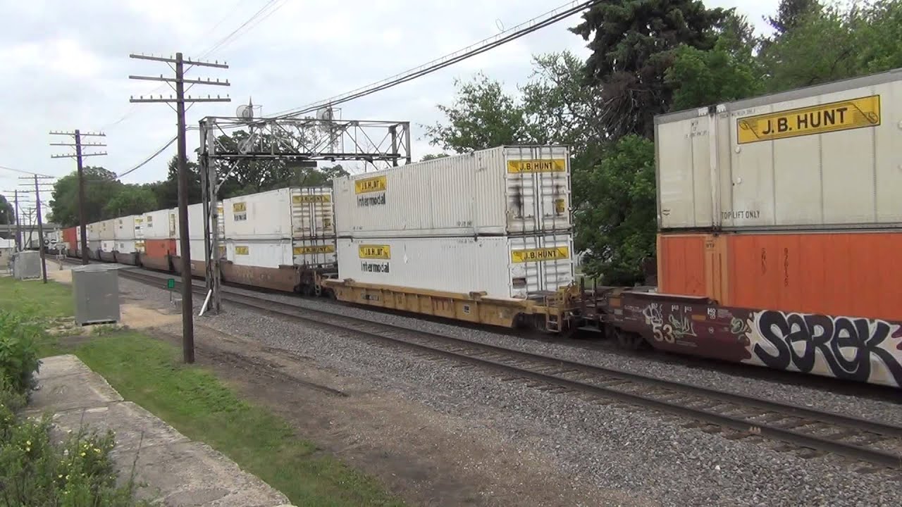 Cicero Yard bound BNSF TOFC Stack train led by 7811 & 4684 @ Rochelle ...