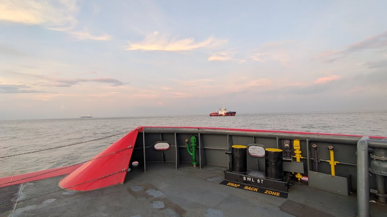 PUMP OUT BILGE FROM ENGINE ROOM BY BILGE PUMP. - YouTube