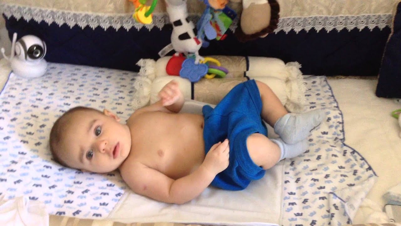 Bebê dançando - YouTube