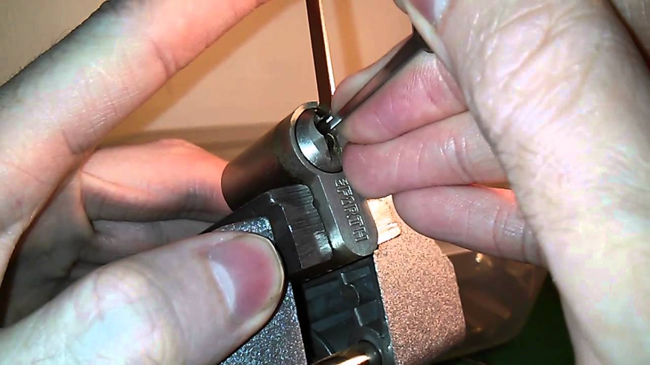 (42) Lock Picking - Ian Firth 5-Pin Euro Cylinder SPP - YouTube