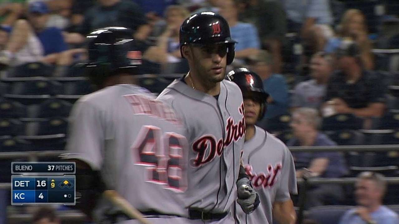 DET@KC: Martinez lifts sac fly in 9th - YouTube