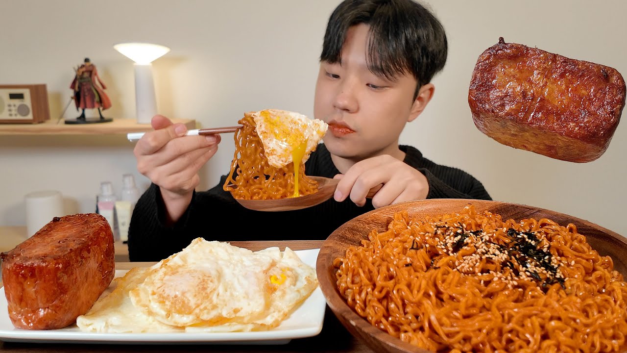불닭볶음면에 통스팸 계란후라이 먹방! Buldak Noodles & Spam mukbang ASMR - YouTube