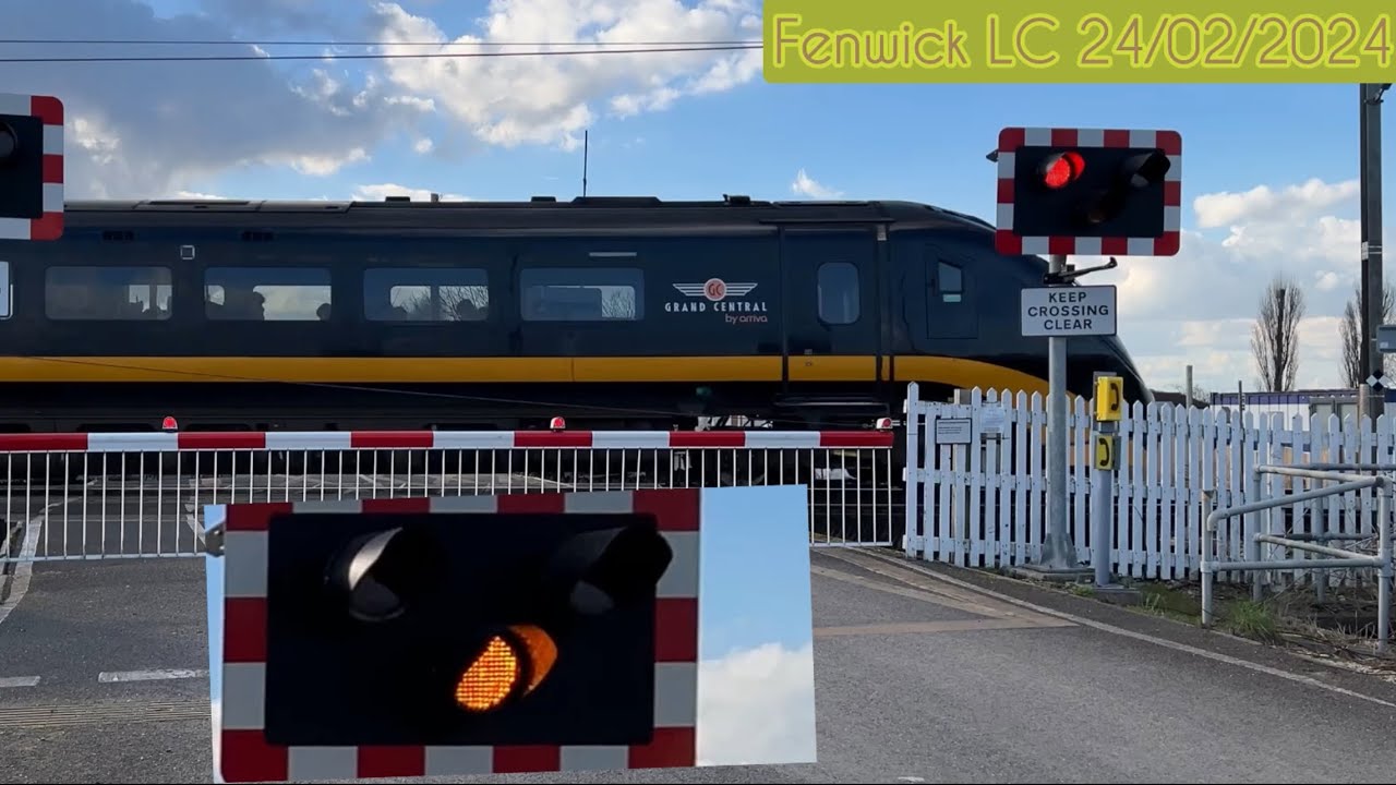 Fenwick Level Crossing 24/02/2024 - YouTube