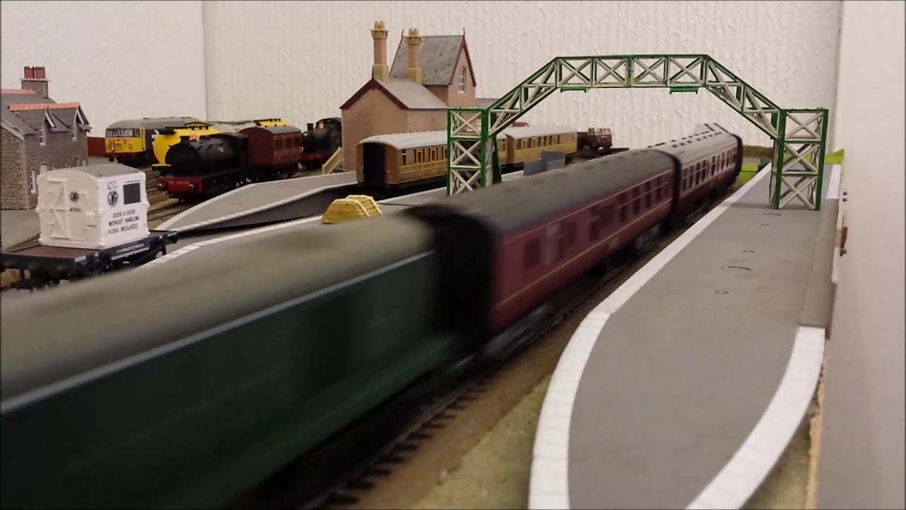 LIMA L204900 BR Class 20 Loco No. D8001 BR Green L44602 - YouTube