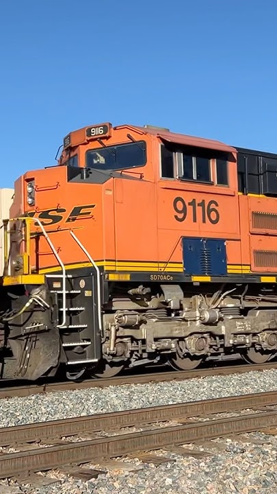 BNSF EMD SD70ACe DPU Duo!!! - YouTube