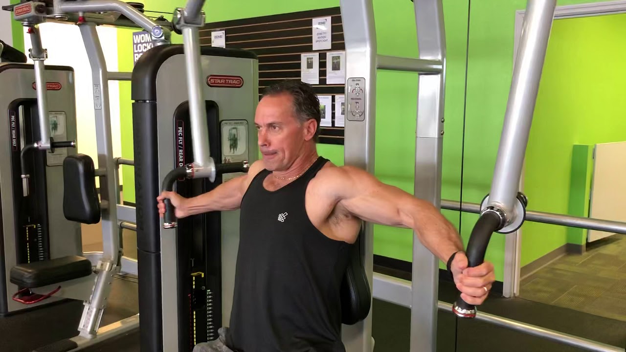 Pec/Dec Machine StarTrac - YouTube