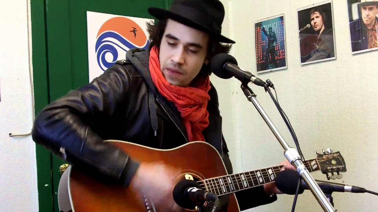 Liam Titcomb - Sad Eyes - performing on Hunters Bay Radio.MOV - YouTube
